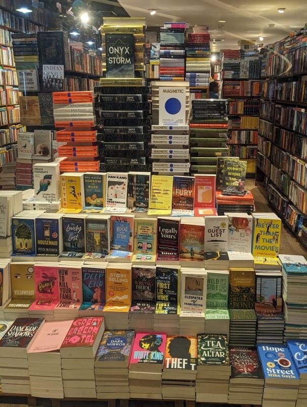 My Best Travel Books of All Time | On My Canvas